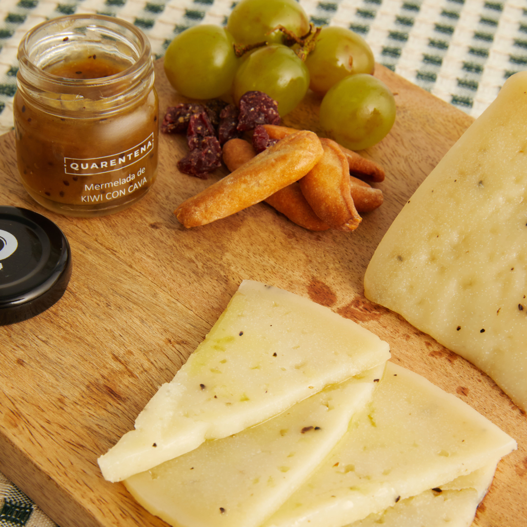 QUESO CURADO ARTESANO DE LECHE CRUDA DE OVEJA CON BOLETUS – QUARENTENA FOOD